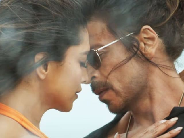 Shah Rukh Khan and Deepika Padukone Have A Kiss Scene In Pathaan? SRK ...
