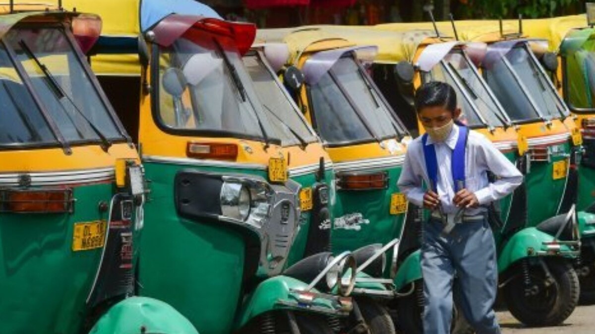 Delhi Auto Drivers: Delhi HC Seeks Govt's Stand on Uniform Issue - News18
