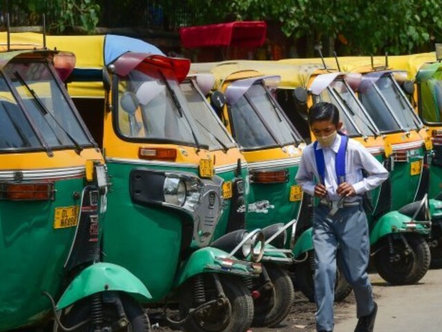 Delhi Auto Drivers: Delhi HC Seeks Govt's Stand on Uniform Issue - News18