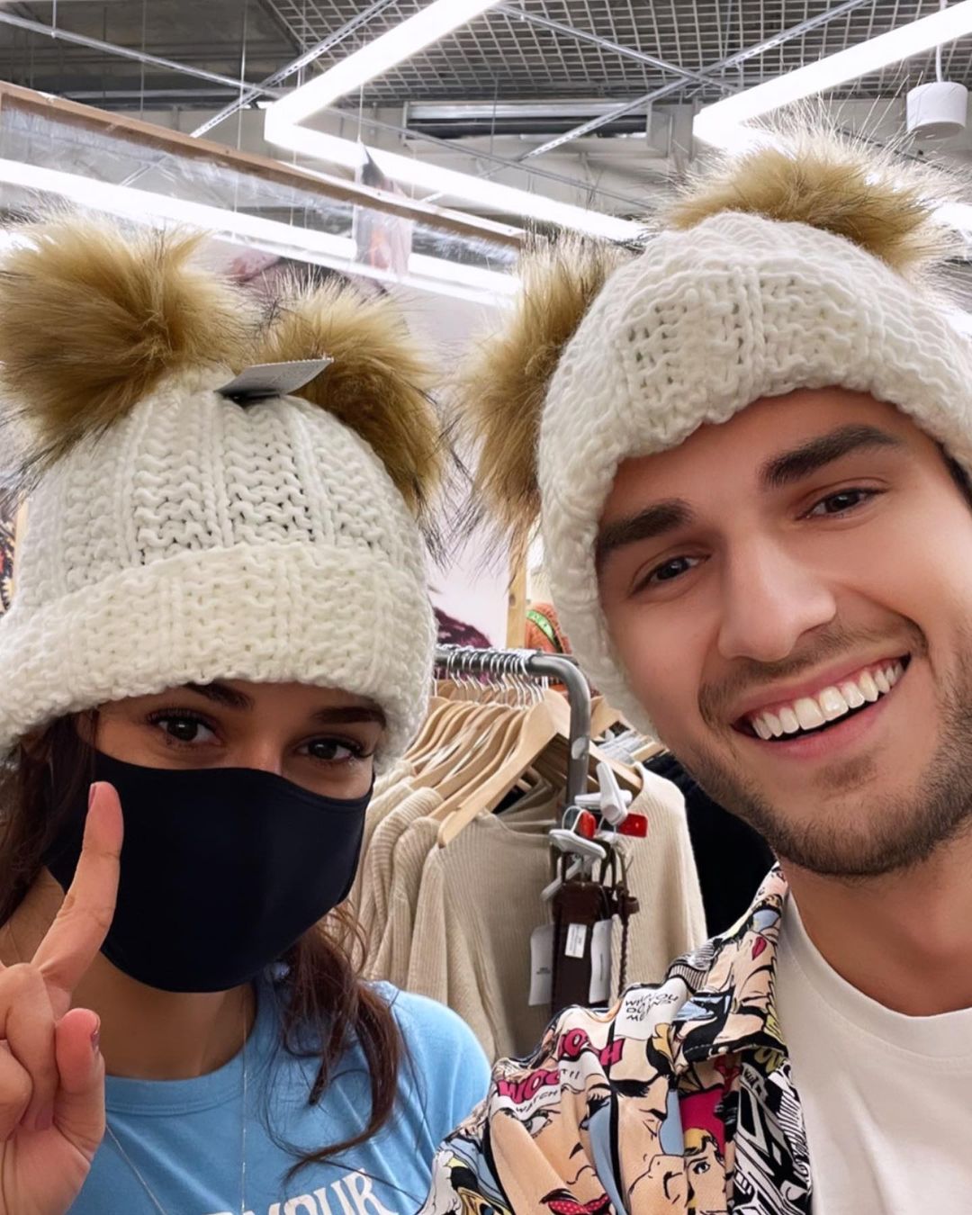 Disha Patani And Aleksandar Alex Ilic Pose For Cute Mirror Selfie ...