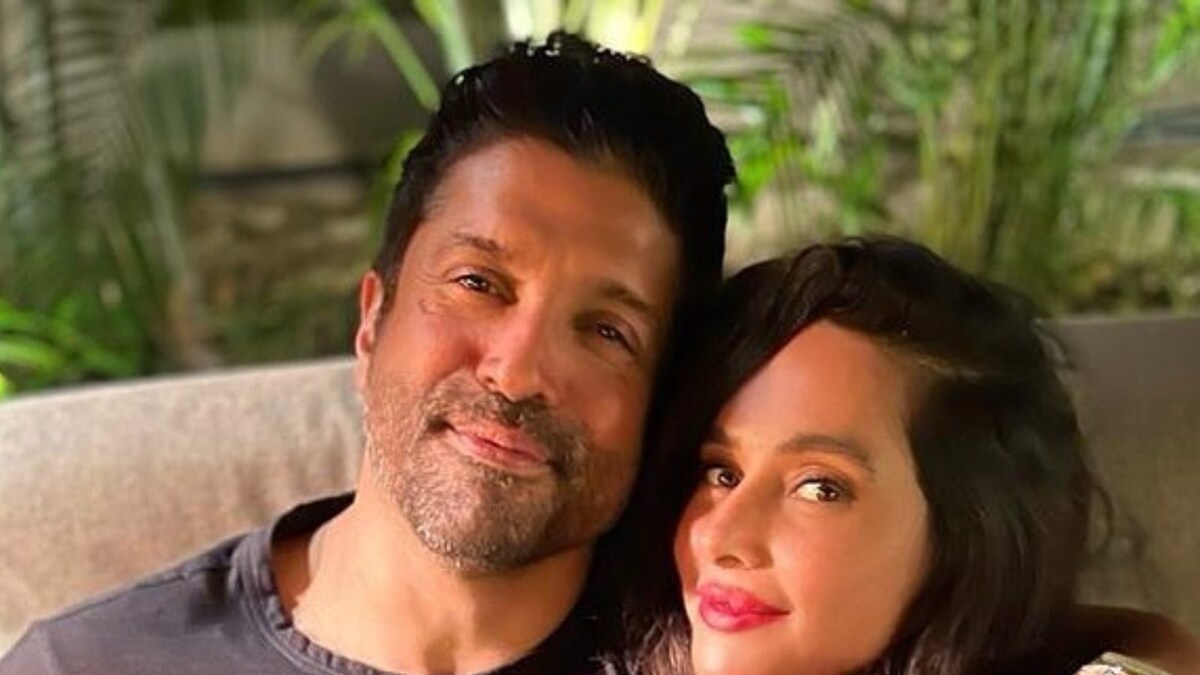 Shibani Dandekar Calls Farhan Akhtar 'My Everything' As She Sends ...