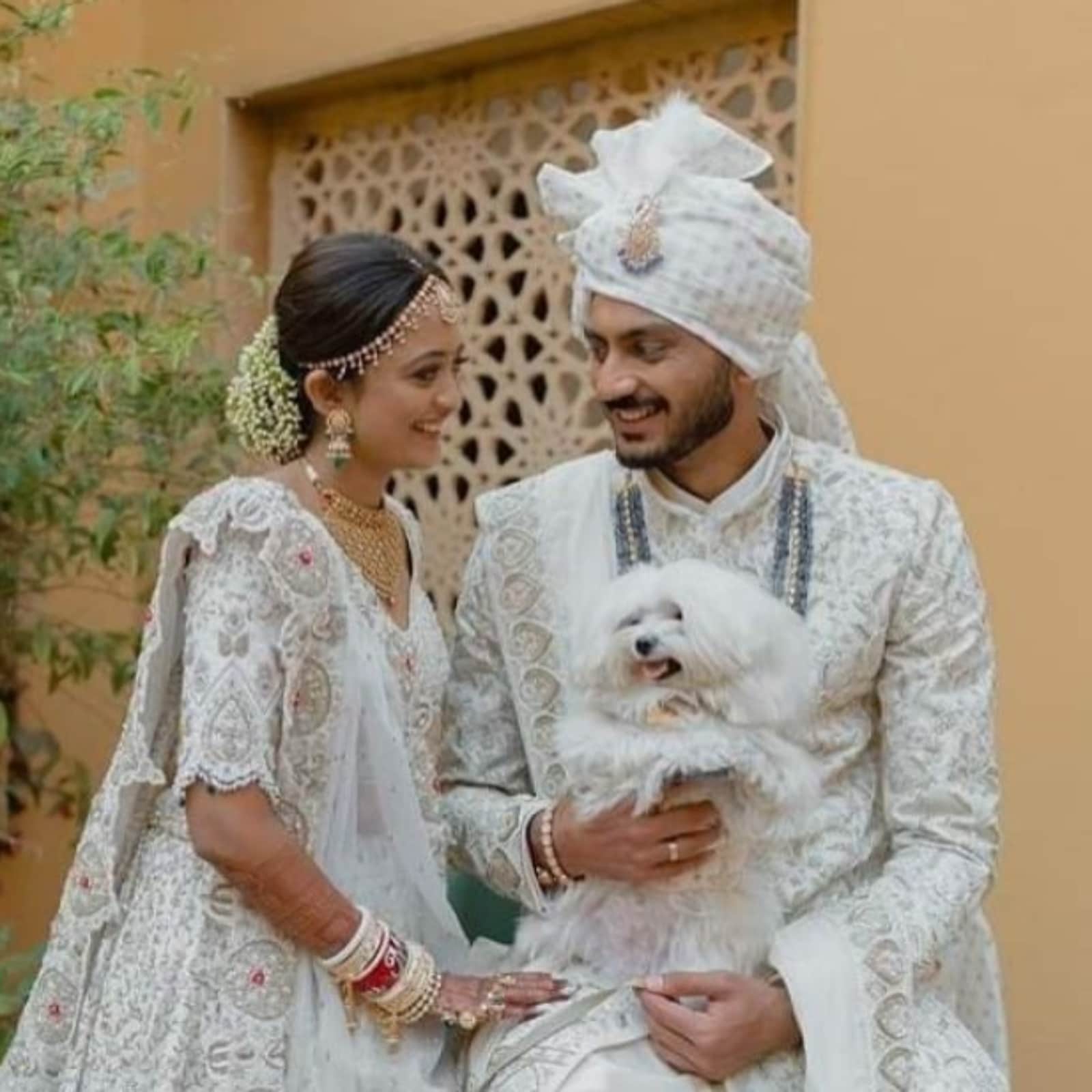 Axar Patel Marries Fiance Meha Patel, Dreamy Wedding Pictures Go Viral ...