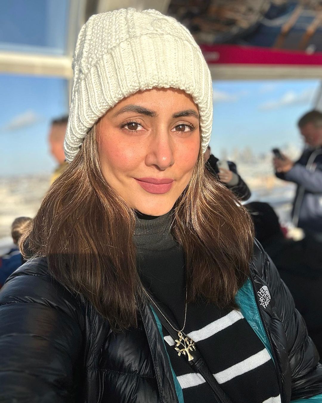 Hina Khan Enjoys Holiday In London In Chic Winter Clothes, Check Out ...