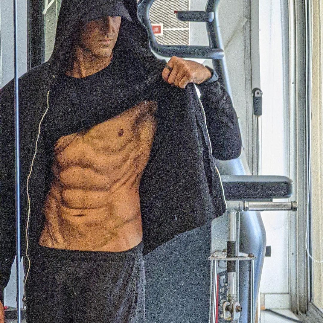 Hrithik Roshan Breaks The Internet With Drool-worthy Photos Of His ...