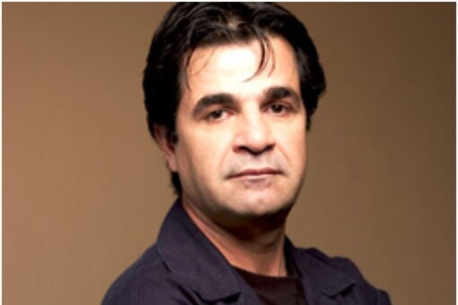 Iranian Director Jafar Panahi of 'No Bears' Fame Walks Out of Prison ...