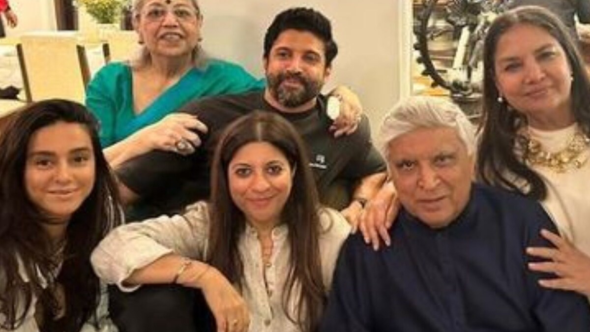 'Hum Sab Saath Saath Hain': Shabana Azmi, Javed Akhtar, Honey Irani, Farhan, Shibani Pose for ...