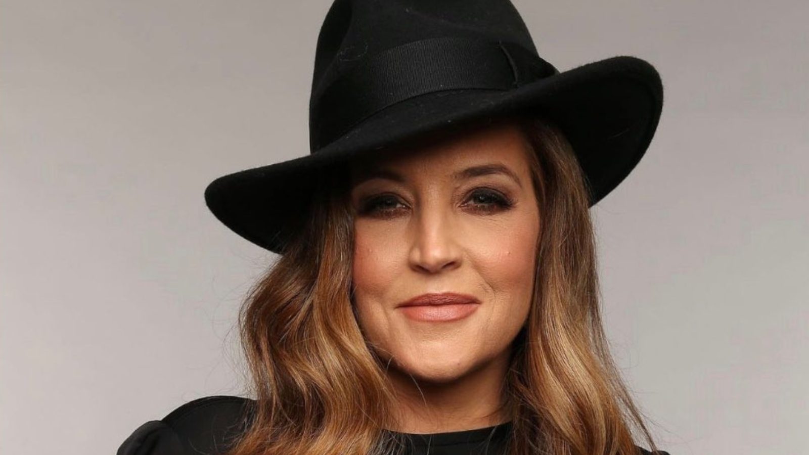Lisa Marie Presley - Not Only Shared Father Elvis' Brooding Charisma ...