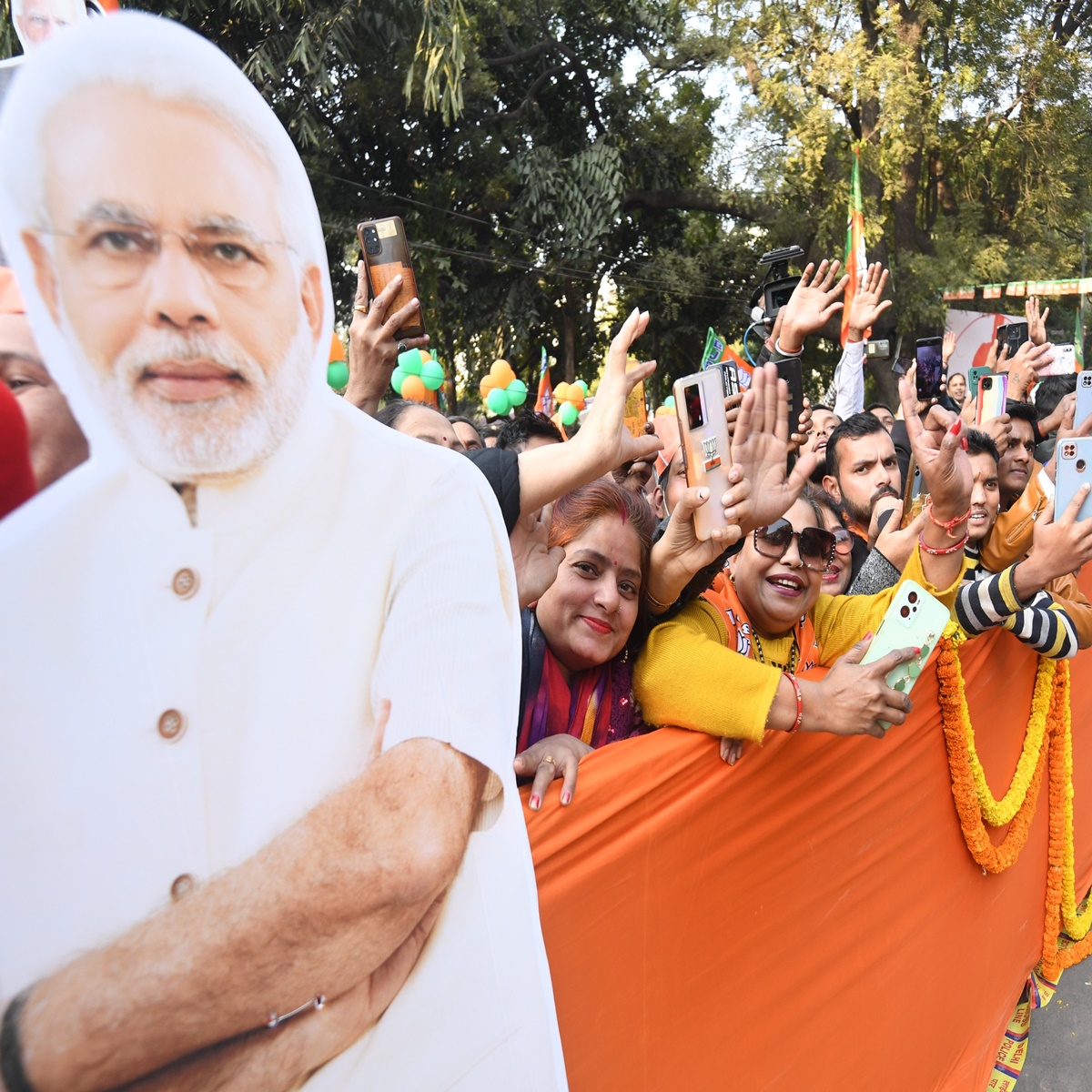 Flowers, Balloons, Waves: PM Modi Greets Massive Crowd At BJP's ...