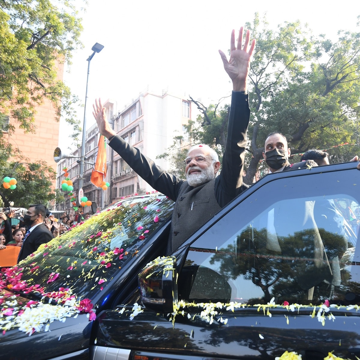 Flowers, Balloons, Waves: PM Modi Greets Massive Crowd At BJP's ...