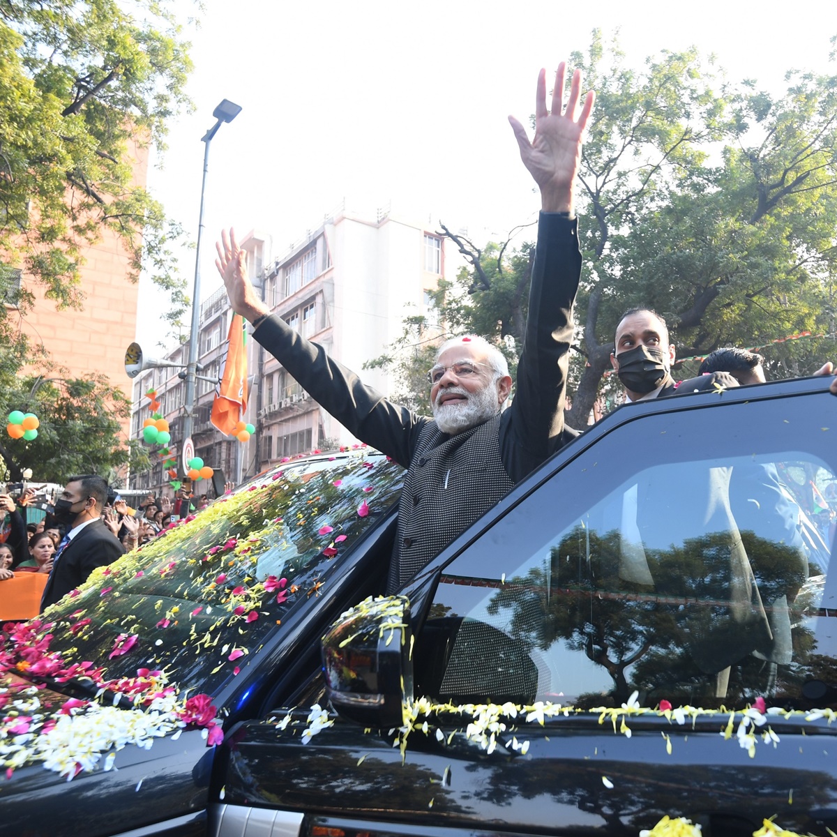 Flowers, Balloons, Waves: PM Modi Greets Massive Crowd At BJP's ...