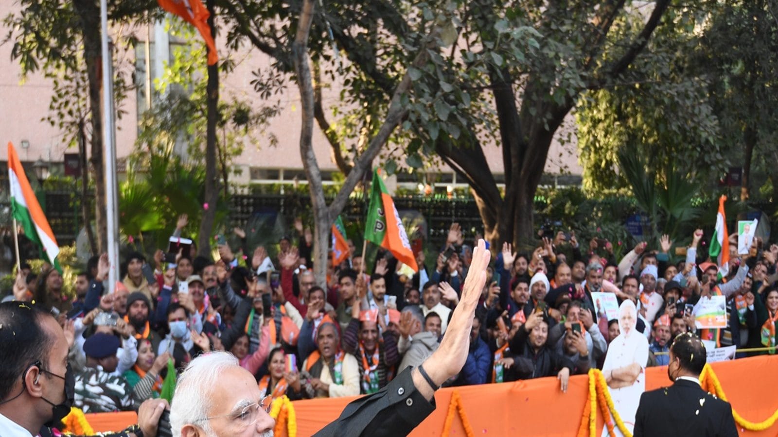 Flowers, Balloons, Waves: PM Modi Greets Massive Crowd At BJP's ...
