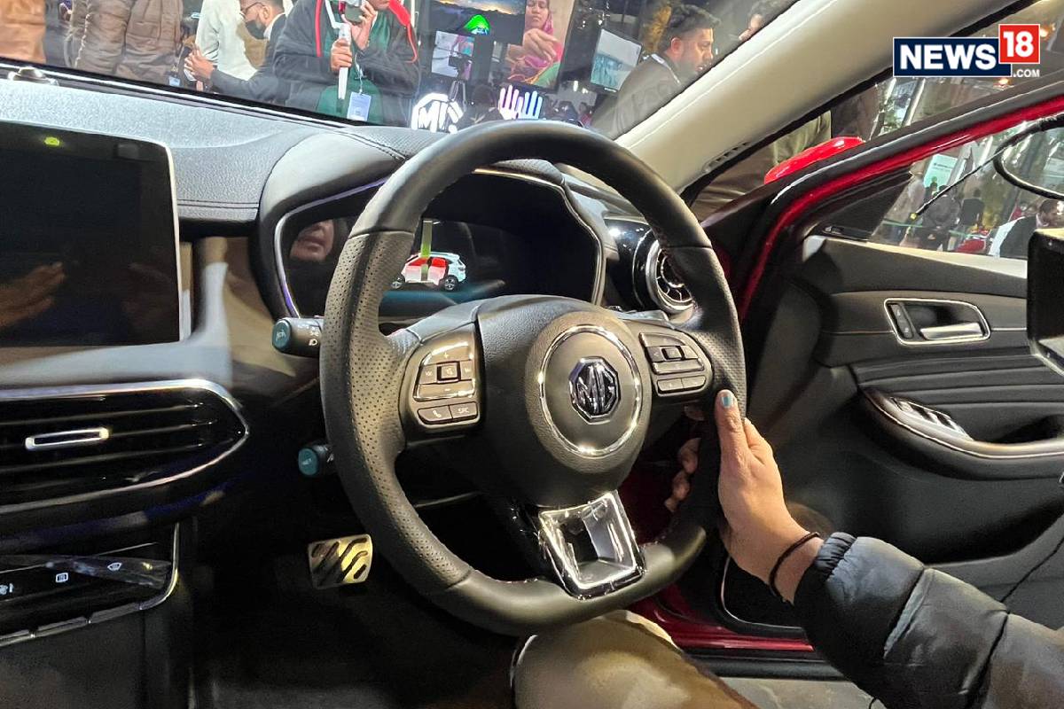 MG eHS Plug-in Hybrid Electric SUV in Pics: See Design, Interior, Features and More - News18