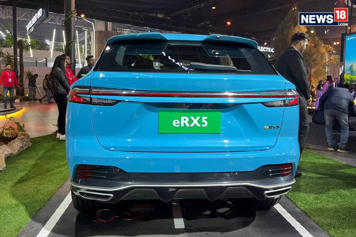 MG eRX5 Electric in Pics: See Design, Interior, Features and More in Detail - News18