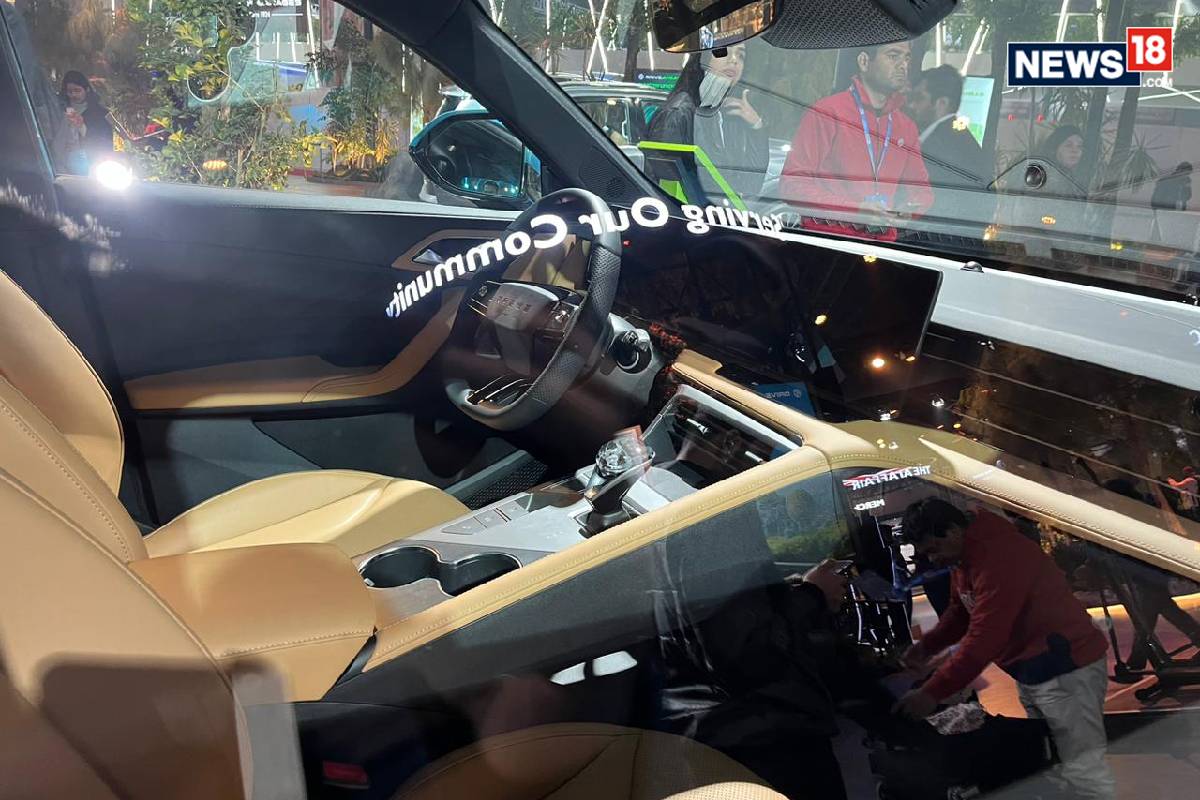 MG eRX5 Electric in Pics: See Design, Interior, Features and More in Detail - News18