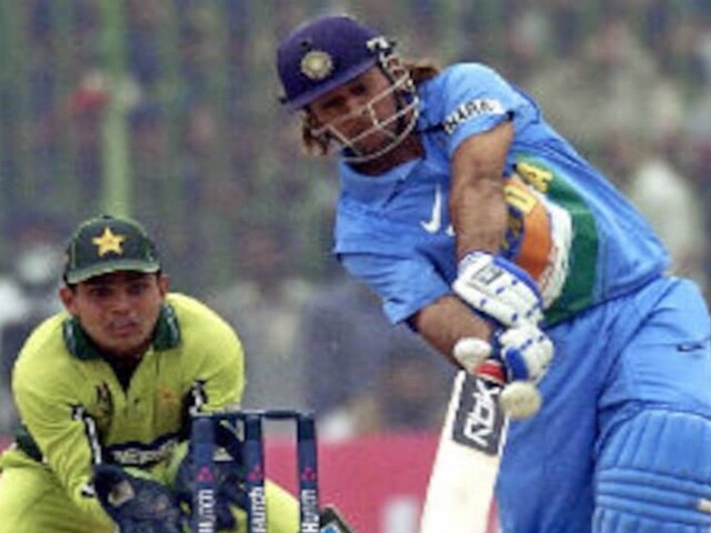 Watch: When MS Dhoni Hammered Pakistani Bowlers in Peshawar; Fans ...