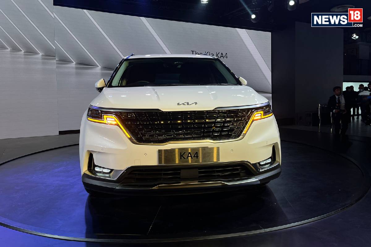 Next-gen Kia Carnival MPV in Pics: See Design Features and More - News18