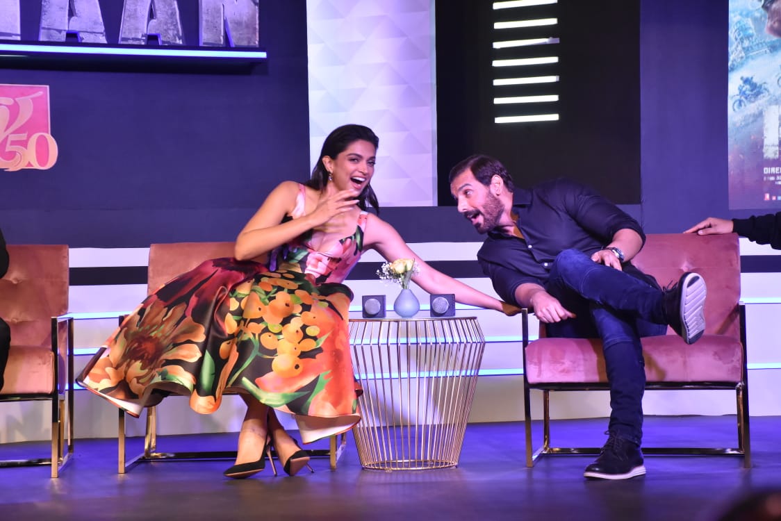Pathaan Press Conference: Shah Rukh Khan, John Abraham, Deepika Padukone And Siddharth Anand ...
