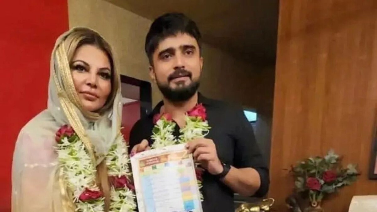 Rakhi Sawant Marries Boyfriend Adil Khan, First Pictures From Secret Ceremony Surface - News18