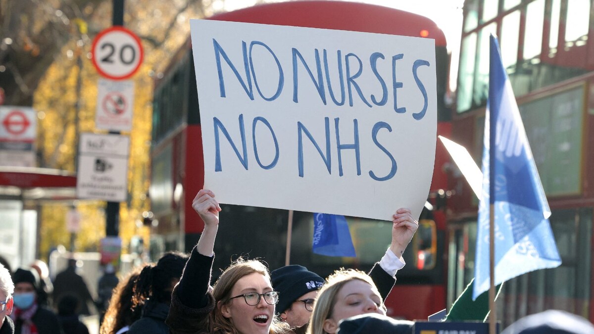 England Worker Strikes: NHS Nurses Begin Two-Day Strike - News18