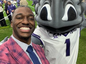 'I Gotta Go': NFL Pundit Robert Griffin III Exits Live Interview As Wife Goes Into Labour - News18