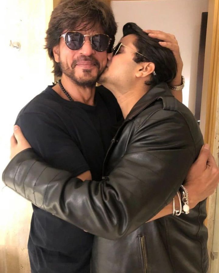 Shah Rukh Khan's Adorable Moment With Fan Goes Viral, Check Out The ...