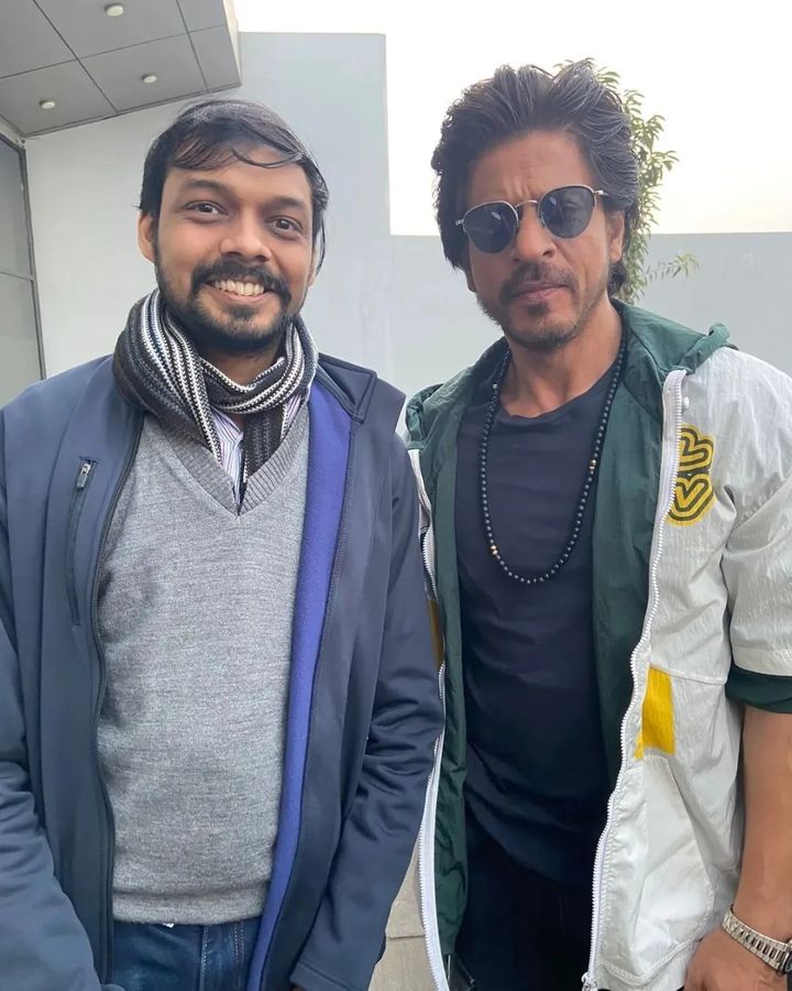 Shah Rukh Khan's Adorable Moment With Fan Goes Viral, Check Out The ...
