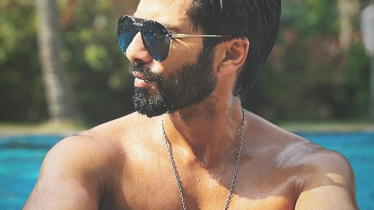 Shahid Kapoor Leaves Fans Gasping For Breath With Steamy Hot Pool Pic; Netizens Go 'Ufff' - News18