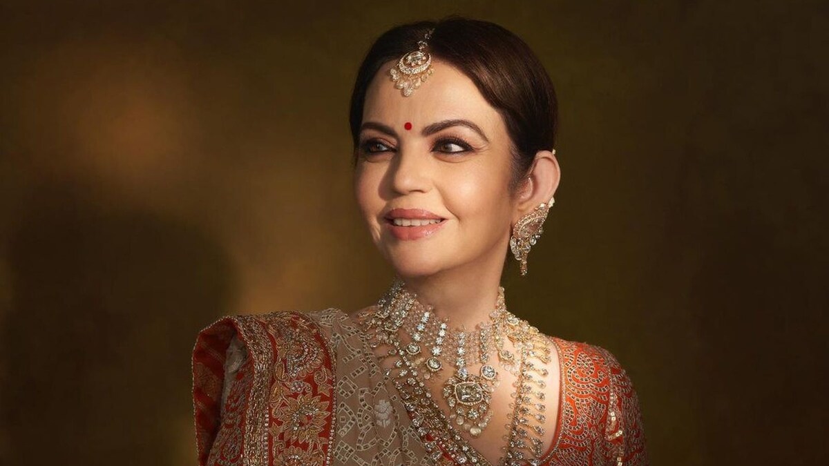 Nita Ambani Looked Divine In A Beige Gold Hand Embroidered Ghagra ...