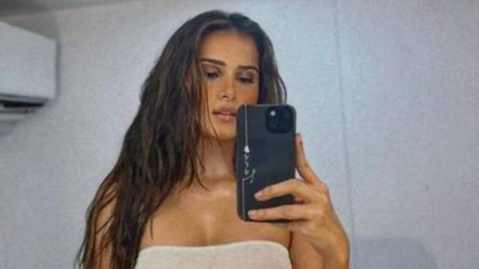 Tara Sutaria Poses for Bold Mirror Selfie in White Tube Bralette, Shorts, See Pic | Movies News ...