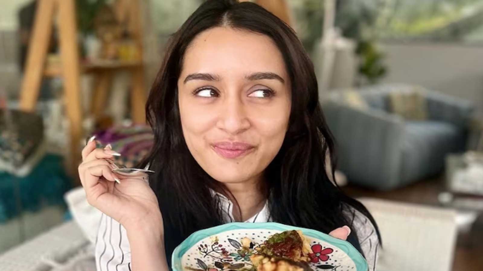 Shraddha Kapoor is a Street Food Lover And These Pics Tell the Complete Story | Movies News - News18
