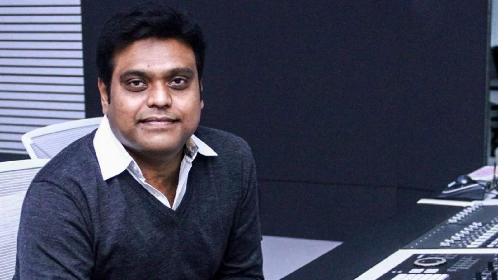 Harris Jayaraj Shares Family Photo On His Birthday and It's Wholesome ...