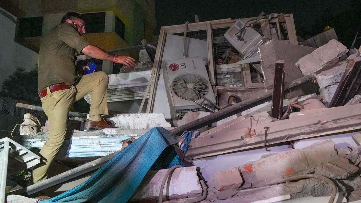 UP: 1 Dead as 4-Storey Building Collapses in Lucknow Hours After ...