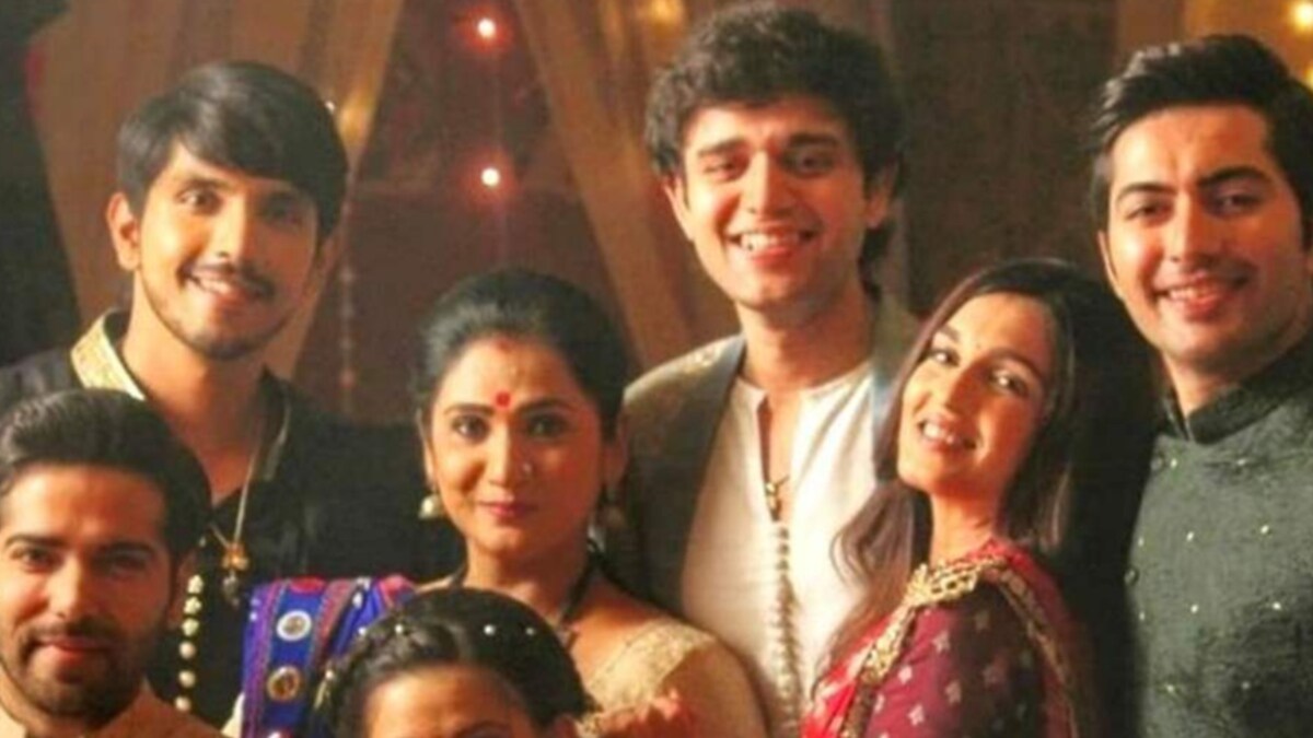 Akshay Kharodia Aka Dev Pandya To Quit Pandya Store: Report - News18