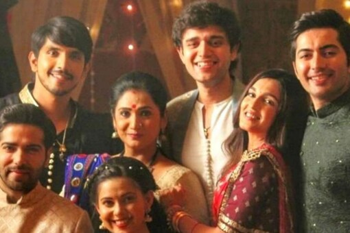 Akshay Kharodia Aka Dev Pandya To Quit Pandya Store: Report - News18