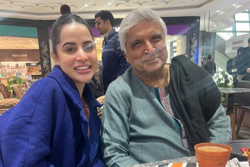 Urfi Javed Is In Complete Awe As She Meets Javed Akhtar, Calls Him 'My ...