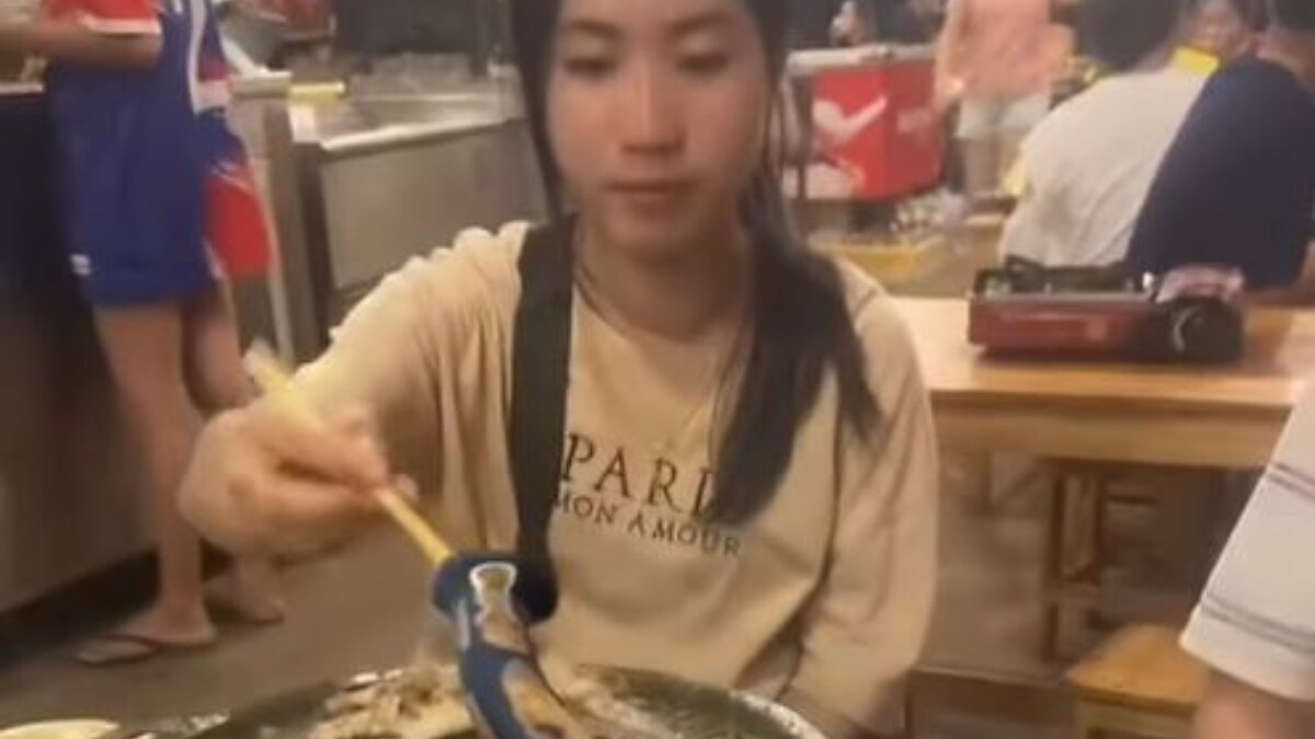 Video of Women Casually Dining With 'Python' Shocks Internet, Here's ...