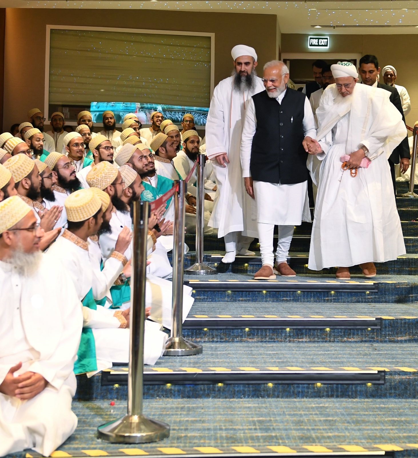 PM Modi Receives Warm Welcome from Dawoodi Bohra Community, Inaugurates ...