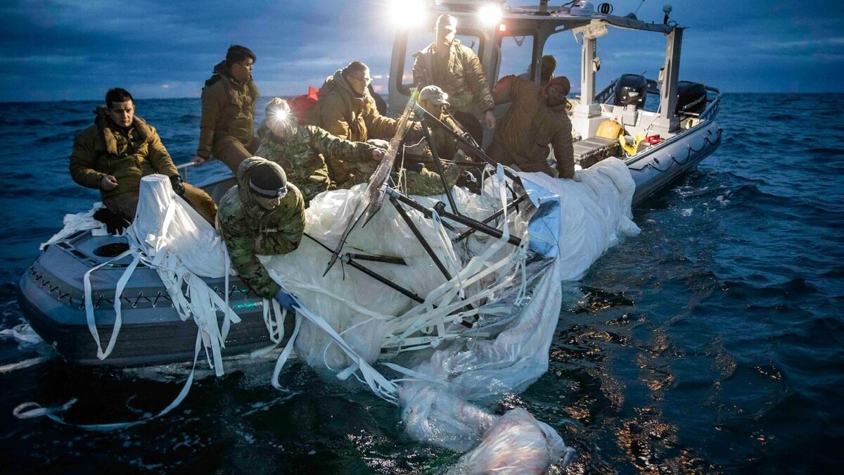 Navy Divers Begin Pulling up Chinese Spy Balloon Debris, Release Pics ...