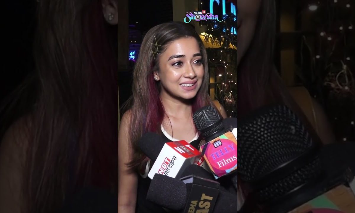 Tinzy Dazzling In Tinseltown With Her Mother! #tinadutta - News18