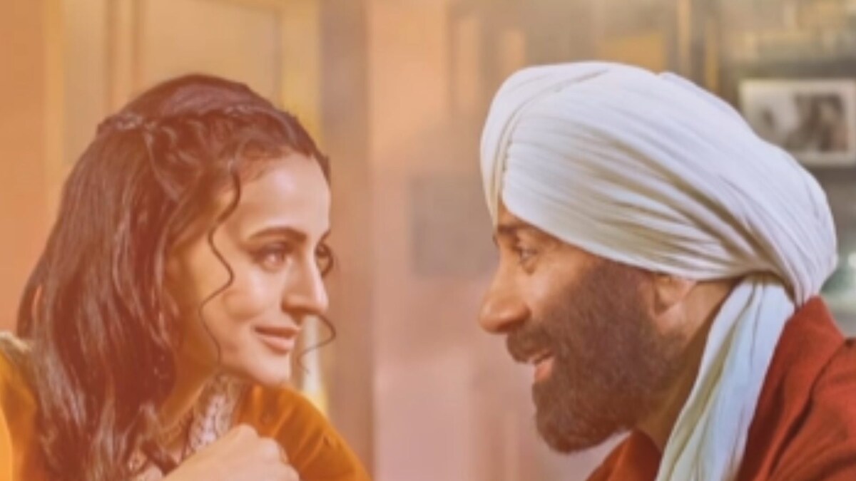 New Poster from Sunny Deol, Ameesha Patel's Gadar 2 Revealed, Film to ...