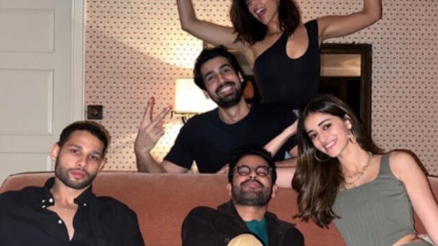 Ananya Panday Shares Unseen Pic With Deepika Padukone, Siddhanth Chaturvedi to Celebrate 1 Year ...