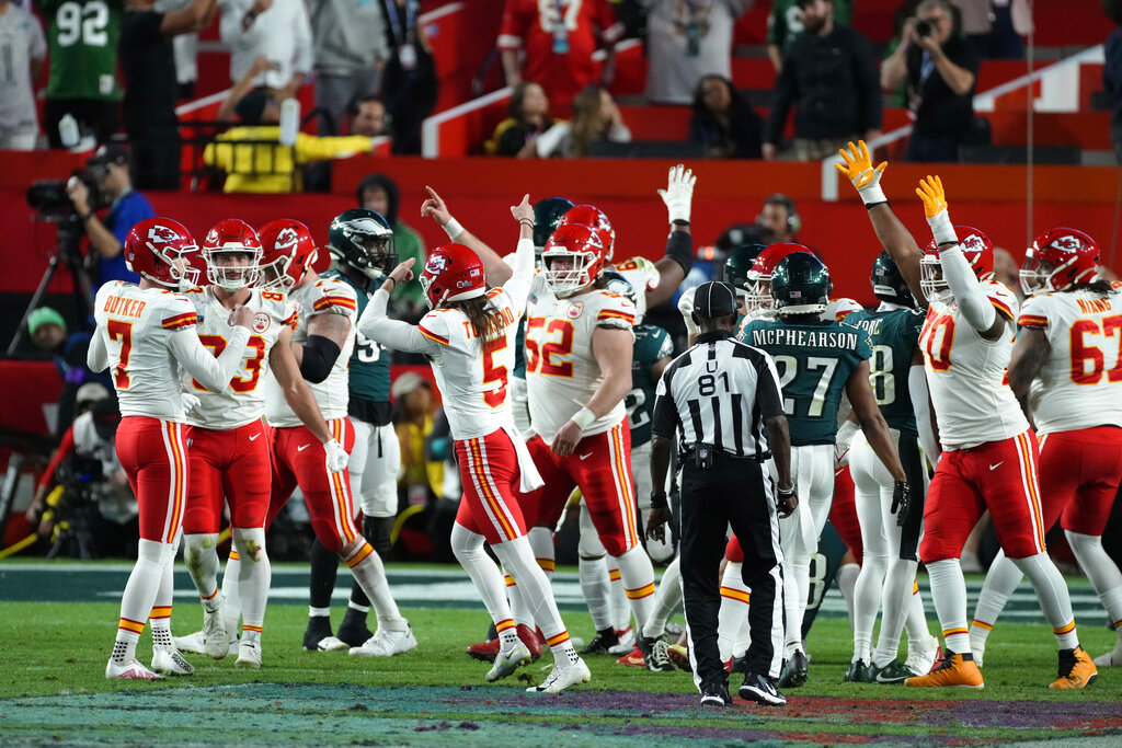 Super Bowl LVII in Pictures as Kansas City Chiefs Beat Philadelphia ...