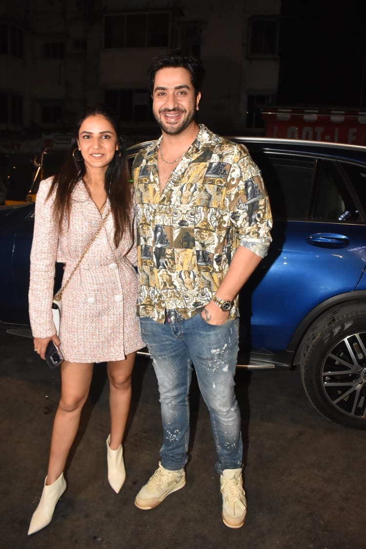 Esha Gupta, Janhvi Kapoor, Ranveer Singh, Varun Dhawan, Karan Johar ...