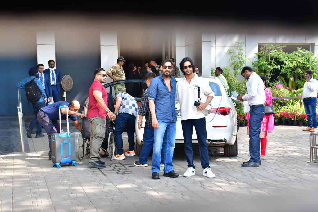 Esha Gupta, Janhvi Kapoor, Ranveer Singh, Varun Dhawan, Karan Johar ...