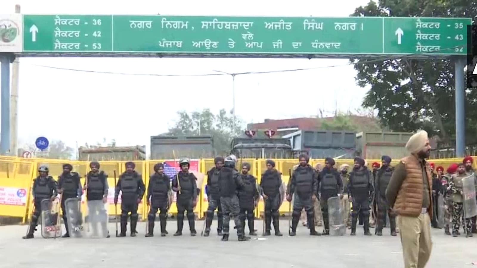 Chandigarh-Mohali Border Under Tight Vigil as Mob, on Horses, Clash ...