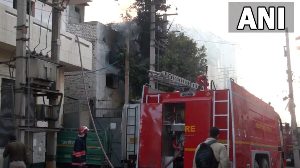 Fire Erupts in Delhi Factory, 27 Fire Tenders Bring Blaze Under Control ...