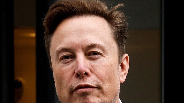 Elon Musk, Owner of Twitter, Goes Private on His Own Platform to Test ...