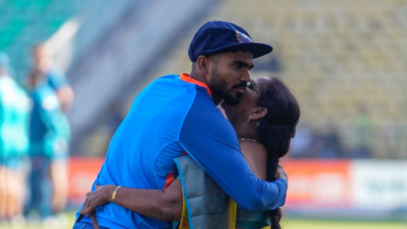 Border Gavaskar Trophy: KS Bharat Gets Hug from Mother Moments After ...