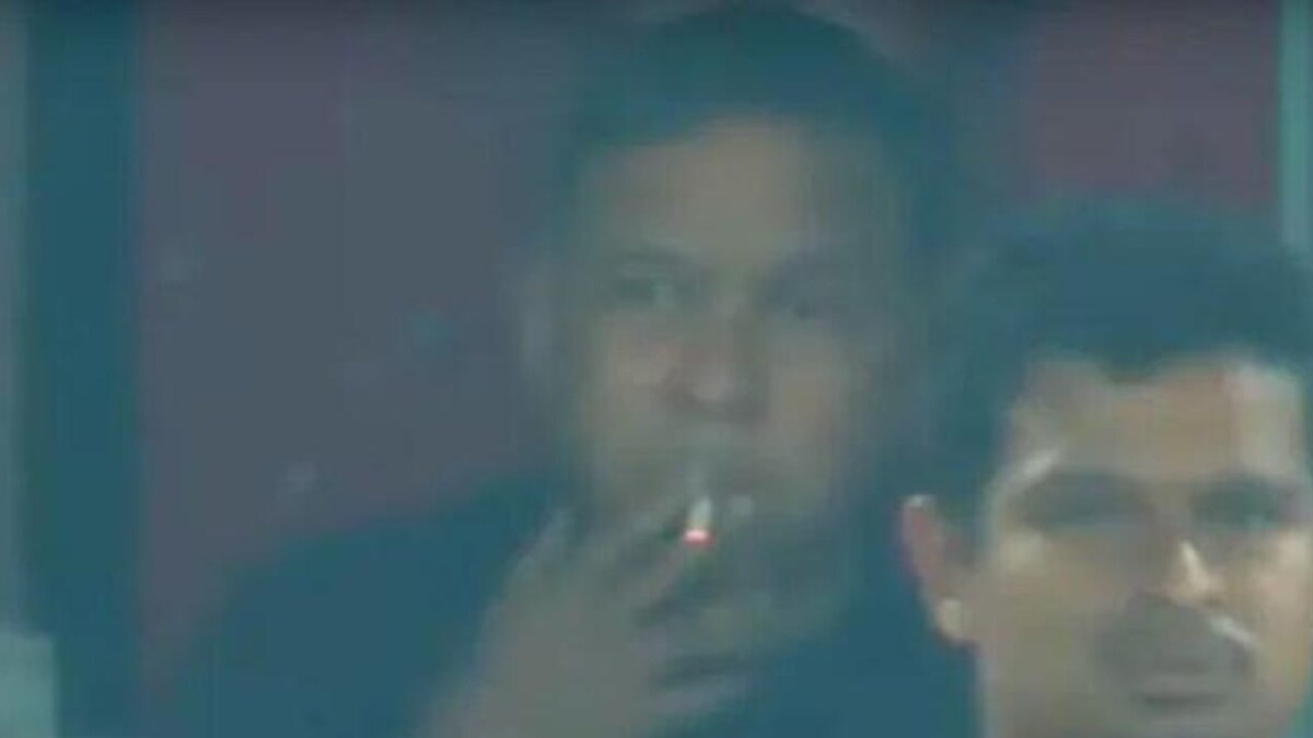 Watch: Khaled Mahmud Spotted Smoking During Khulna Tigers' BPL 2023 Match Against Fortune ...