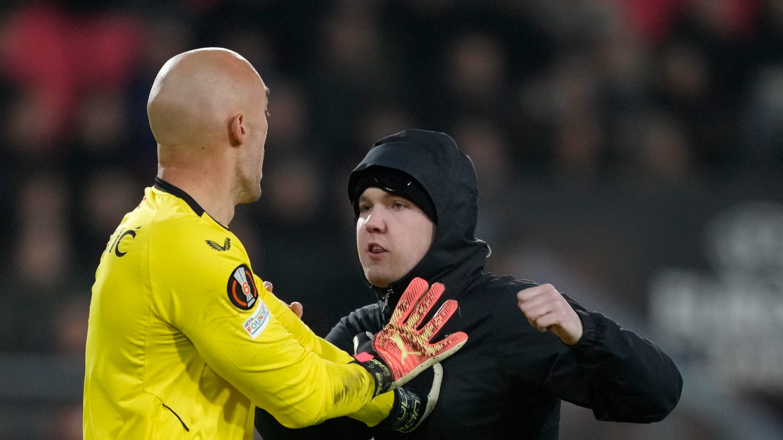 Europa League: Fans Punches Sevilla Goalkeeper Marko Dmitrovic During 0 ...